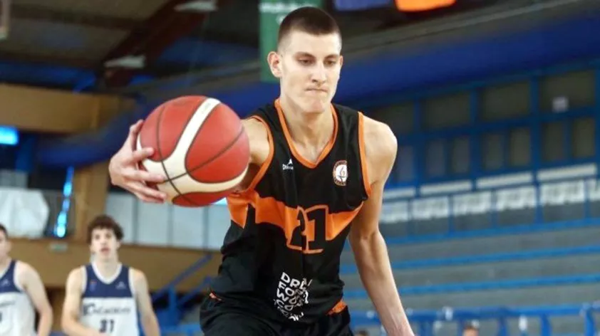 «Τείχος» ύψους 2,11 μέτρων κλείνει ο ΓΑΣ | xronos.gr