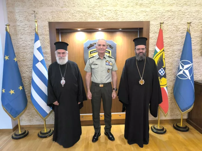 Στον αρχηγό ΓΕΣ ο Μητροπολίτης Μαρωνείας & Κομοτηνής | xronos.gr