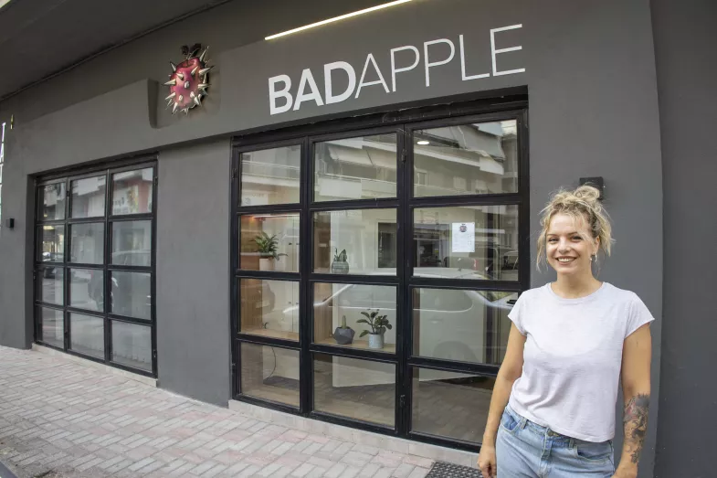 Η Κομοτηναία καλλιτέχνης Εύη Παναγιωτοπούλου σας περιμένει στο BadApple ...