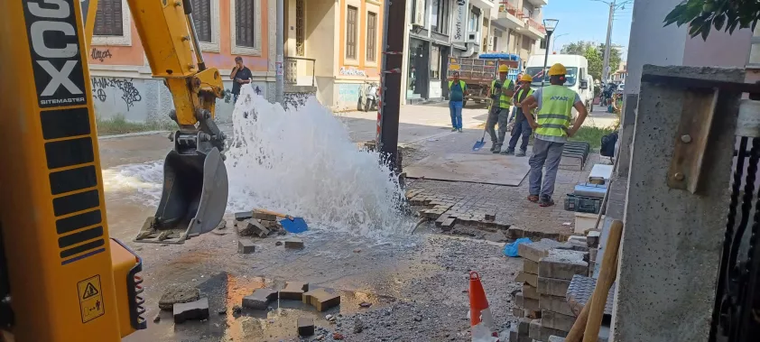 Κομοτηνή: Εργοτάξιο «βρήκε» σε αγωγό ύδρευσης – διακοπή νερού | xronos.gr