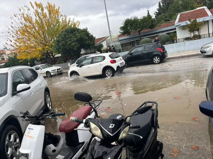 Κομοτηνή: Μικροπροβλήματα σε δρόμους εξαιτίας της κακοκαιρίας | xronos.gr