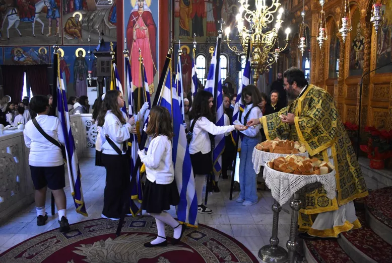 Η εορτή των Τριών Ιεραρχών στον Καθεδρικό Ναό | xronos.gr