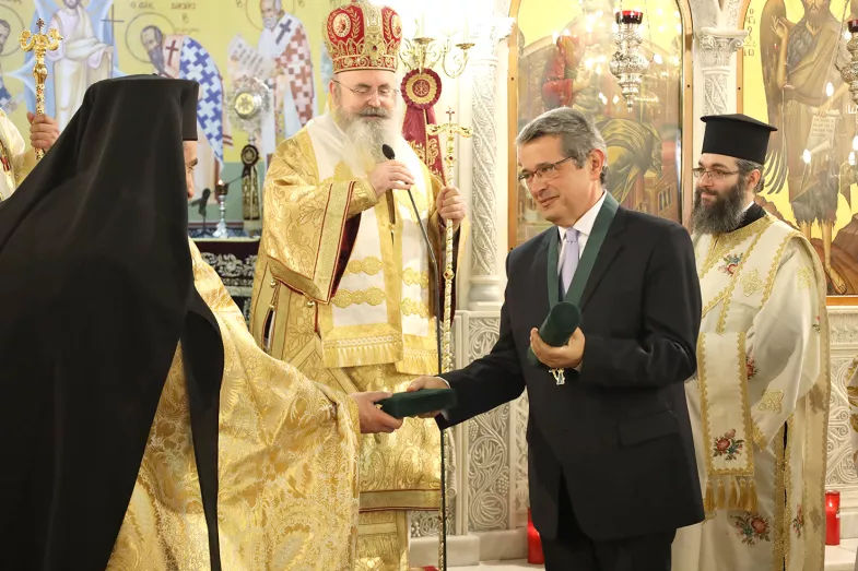 Από τη Μητρόπολη Περιστερίου τιμήθηκε ο καθηγητής ΔΠΘ Μ. Βαρβούνης ...