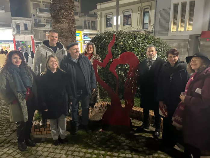 Νέα καλλιτεχνική εγκατάσταση τοποθετήθηκε στην πλατεία Ειρήνης | xronos.gr