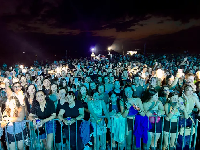 Ωραίοι καλλιτέχνες, πετυχημένο το Φεστιβάλ Φαναρίου 2025 | xronos.gr