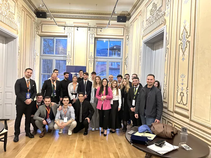 Νέοι «συγκρούστηκαν» στο τουρνουά διαπραγματεύσεων Θράκης 2025 | xronos.gr