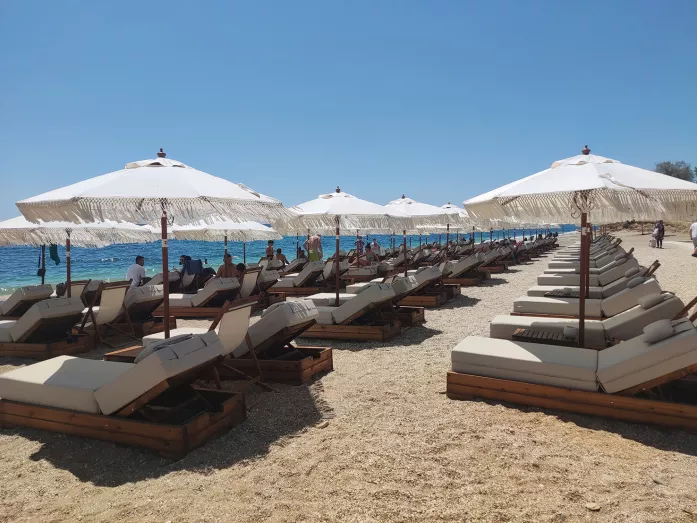 Mαρώνεια: Άνοιξε το Μontana Beach Bar | xronos.gr