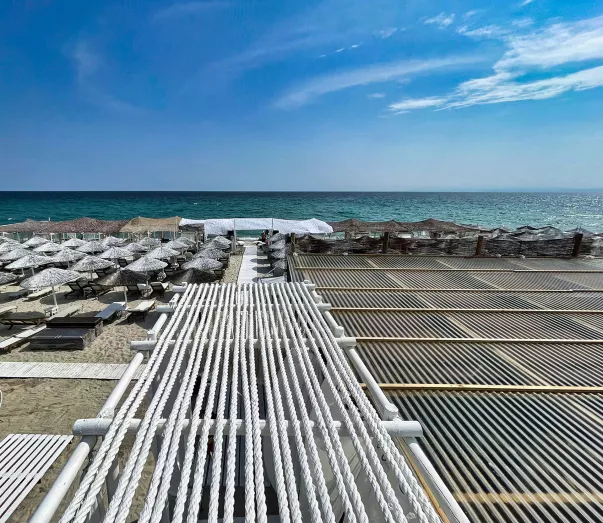 Ήλιος, άμμος, θάλασσα: Lefko Seafront! | xronos.gr