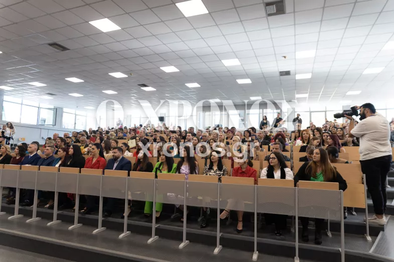 45 άτομα παρέλαβαν πτυχία Παρευξεινίων | xronos.gr