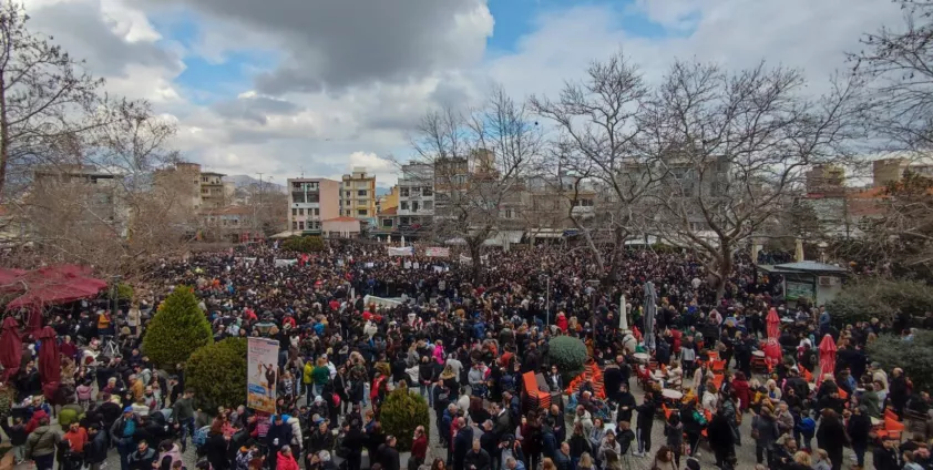 Τέμπη: Μεγαλειώδης συγκέντρωση στην Κομοτηνή | xronos.gr