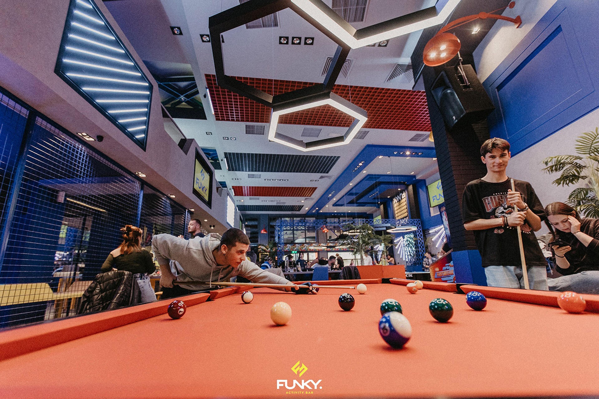 Ραντεβού στο Funky για παιχνίδια με την παρέα | xronos.gr