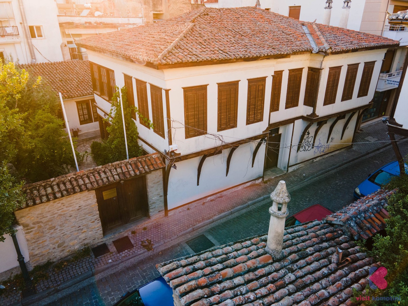 Κομοτηναία στην καταγωγή αναζητά δωρεά-χρυσοκέντητη στολή | xronos.gr